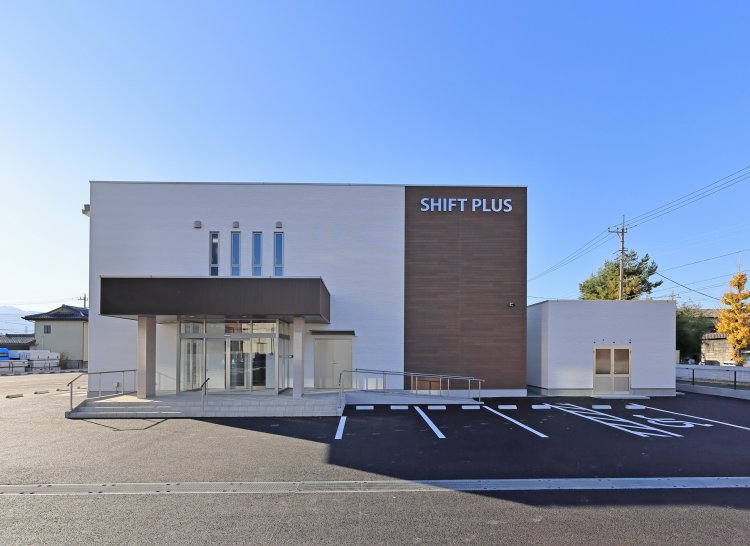 シフトプラス株式会社様 営業所 事務所棟 | プレハブハウス、立体駐車場は、日成ビルド工業株式会社へ